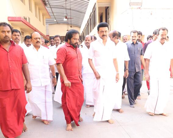 IN PICS Bangaru Adigalar Last Rites Photos Political Leaders Pays ...