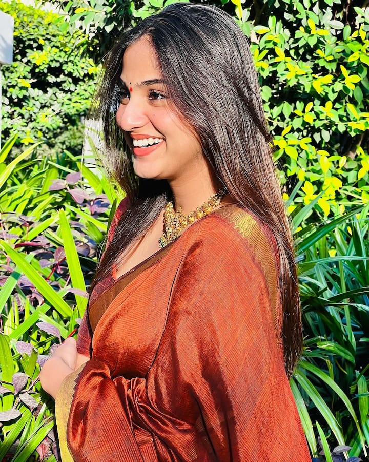 actress pranavi manukonda latest saree photos | Pranavi Manukonda: రెడ్ ...