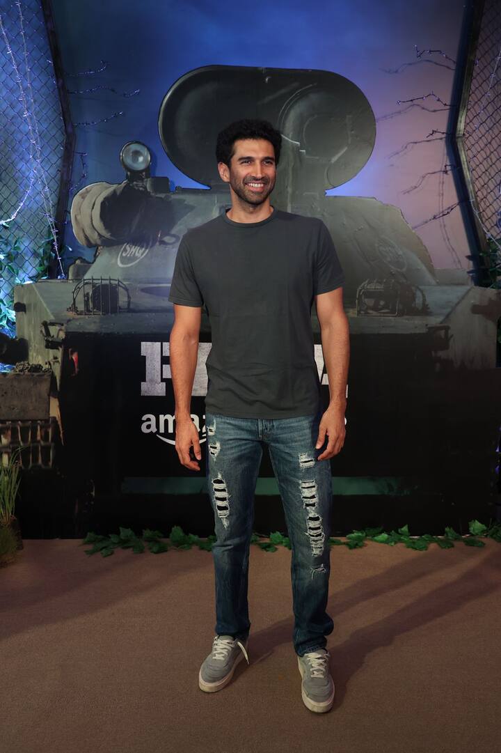Ishaan Khatter, Mrunal Thakur, Aditya Roy Kapur And Others Attend ...