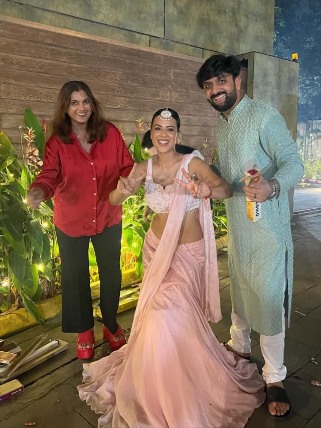 Nia Sharma Shares Diwali 2023 Pics With Family; Check Out