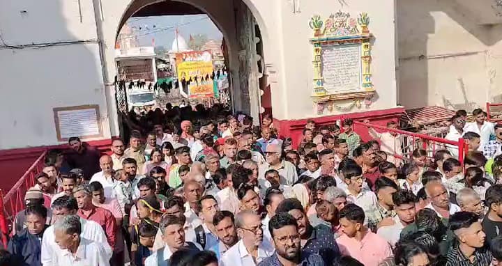 Photos Viral of Dakor Mandir during Diwali 2023 puja: heavy crowd in ...