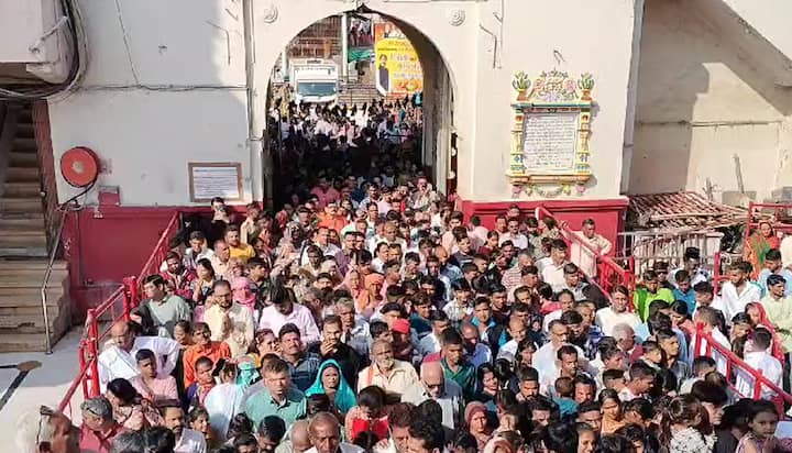 Photos Viral of Dakor Mandir during Diwali 2023 puja: heavy crowd in ...