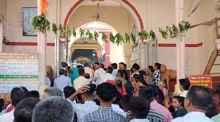 Photos Viral of Dakor Mandir during Diwali 2023 puja: heavy crowd in ...