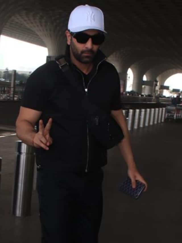 Ranbir Kapoor Dons A White Cap At The Mumbai Airport