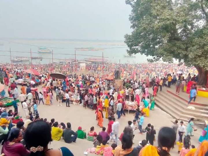 Chhath puja 2023 devotees give araghya to rising sun in ganga ghat ...