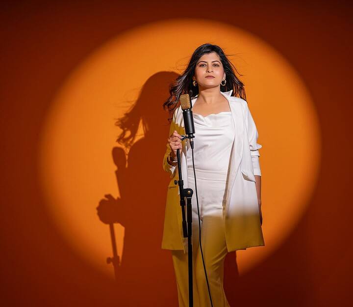 Savani Ravindra Singer glamorous photoshoot in red color gown | Savani ...