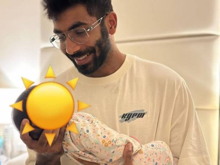 Indian Cricket Team Player Jasprit Bumrah With New Born Baby Latest ...