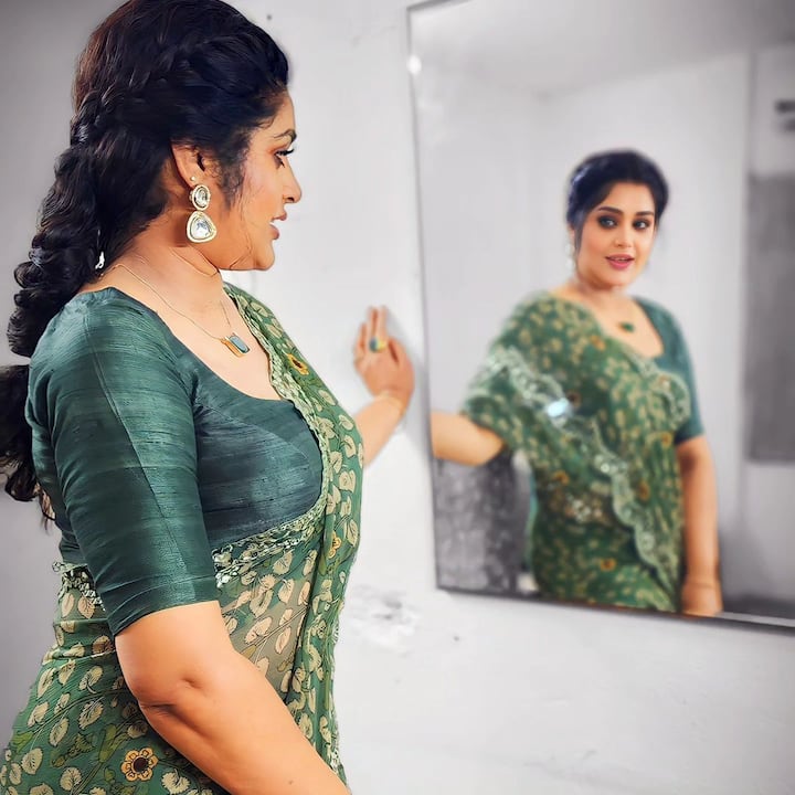 Actress Shailaja Priya Machiraju Latest photos | Shailaja Priya : పచ్చ ...