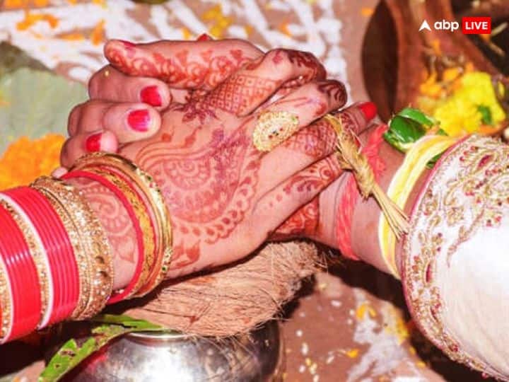 Hindu Marriage Shadi Ke Saat Phere Seven rounds Vachan religious ...