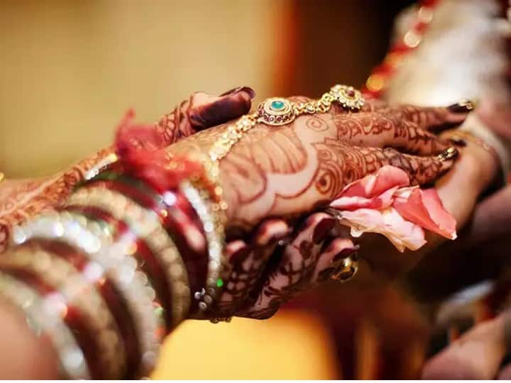 Hindu Marriage Shadi Ke Saat Phere Seven rounds Vachan religious ...