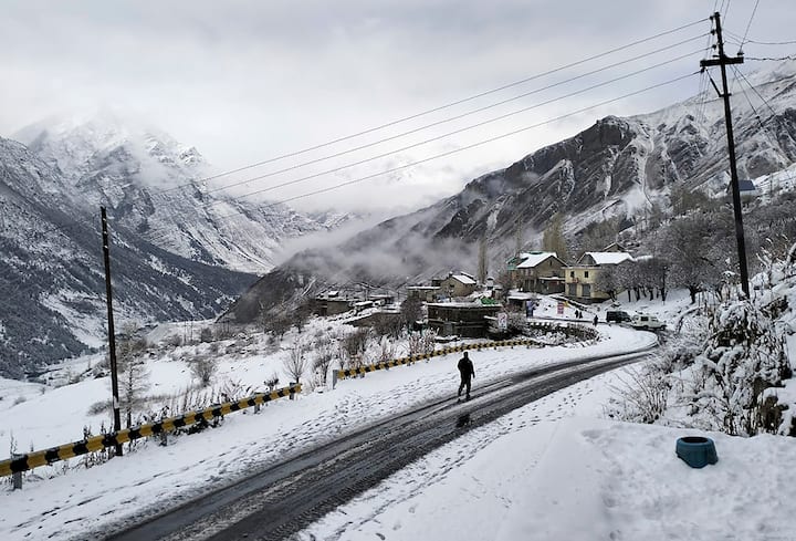 Jammu and Kashmir Fresh spell of snowfall covers valley Kupwara to ...