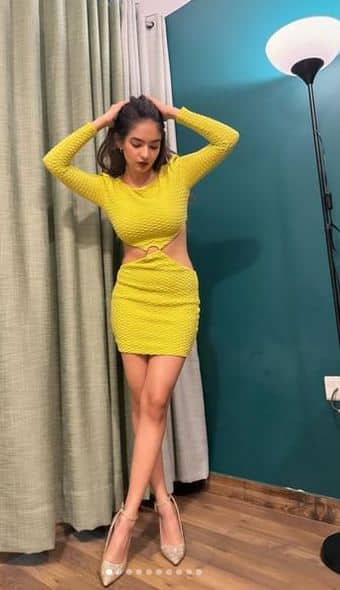 Anushka Sen Bold Photos In Yellow Cutout Dress | Anushka Sen: ਅਨੁਸ਼ਕਾ ...