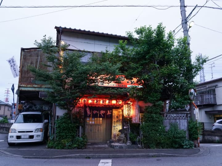 Japan Kayabukiya Tavern Restaurant hired Monkey for serving food drink ...
