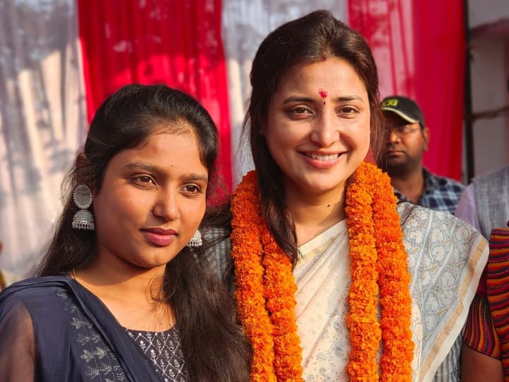 Samajwadi party mla doctor ragini sonkar biography and political career | In Pics: दिल्ली के ...