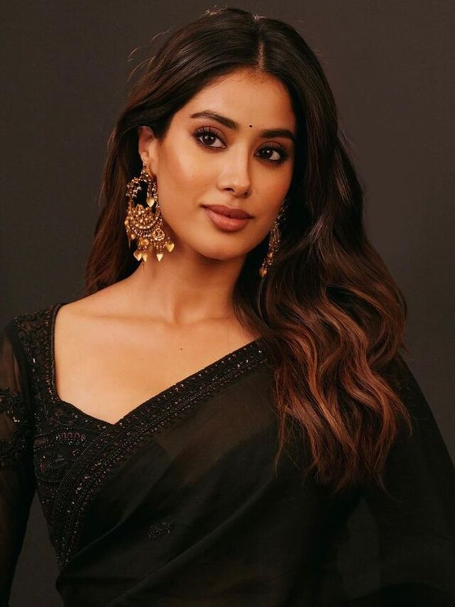 Janhvi Kapoor Is A Vision To Behold In A Black Saree Janhvi Kapoor Is A Vision To Behold In A Black Saree