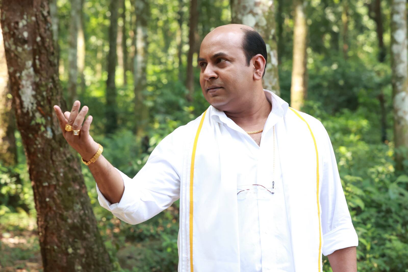 Actor Paran Banerjee shares shooting experience memories film Pradhan Dev Anirban abpp | Paran ...