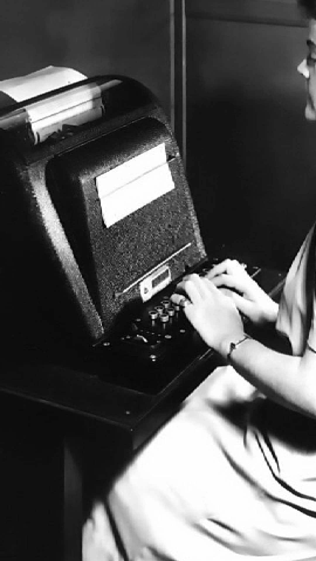 पहिला संगणक भारतात कधी आला?