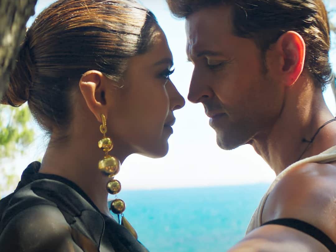 Fighter New Song 'Ishq Jaisa Kuch' Out: Hrithik Roshan & Deepika Padukone's Flaming Chemistry ...