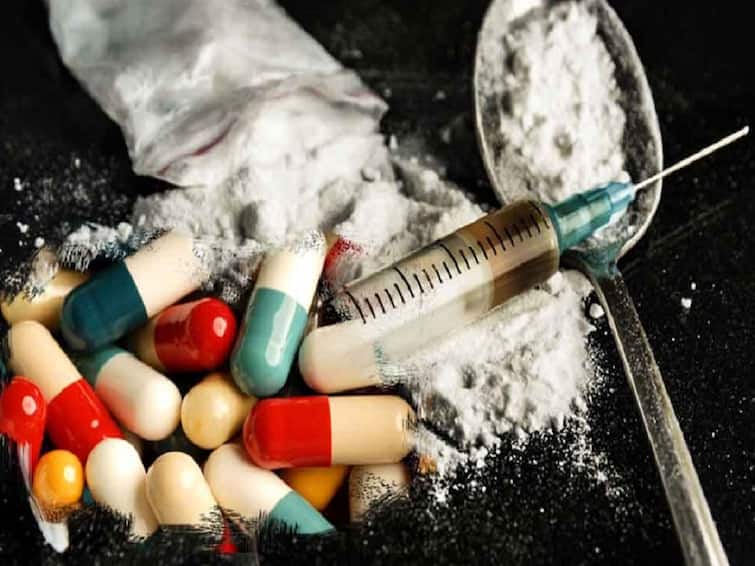 Gujrat Drugs Seized Drugs Worth Crores Seized On Porbandar Coast Three