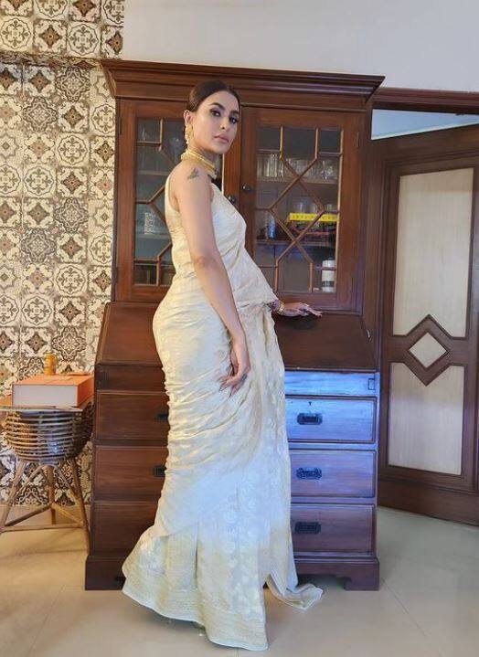 Pavitra Punia Looks Elegant In Ivory-Coloured Saree; See Pics