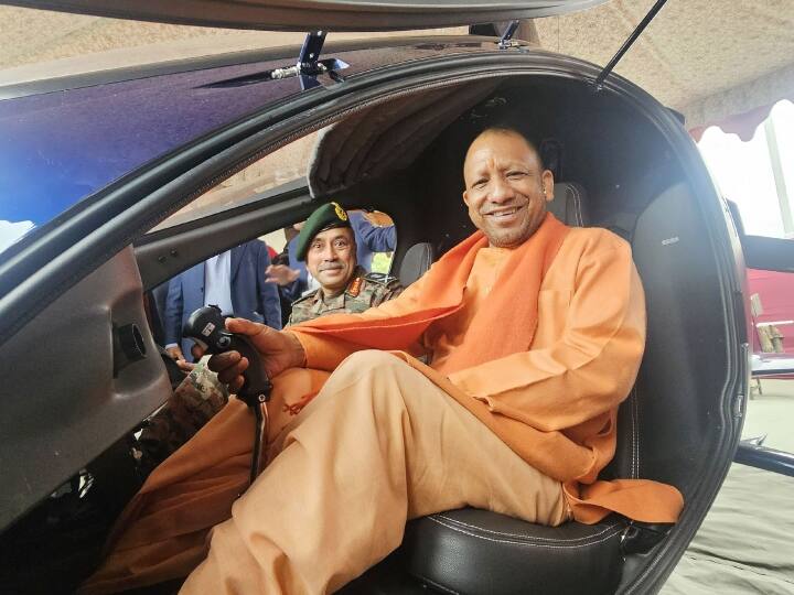 CM Yogi Adityanath attend army program Know Your Army Festival with a rifle in hand See Pictures ...