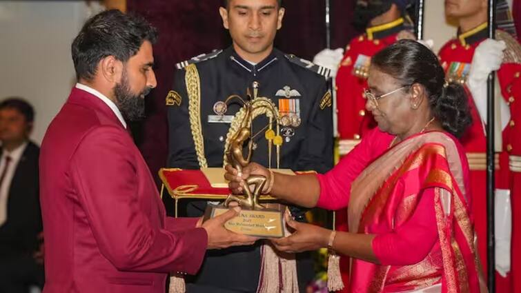 Mohammed Shami receives Arjuna Award 2023 Sachin Tendulkar, Virat Kohli ... Mohammed Shami receives Arjuna Award 2023 Sachin Tendulkar, Virat Kohli ...
