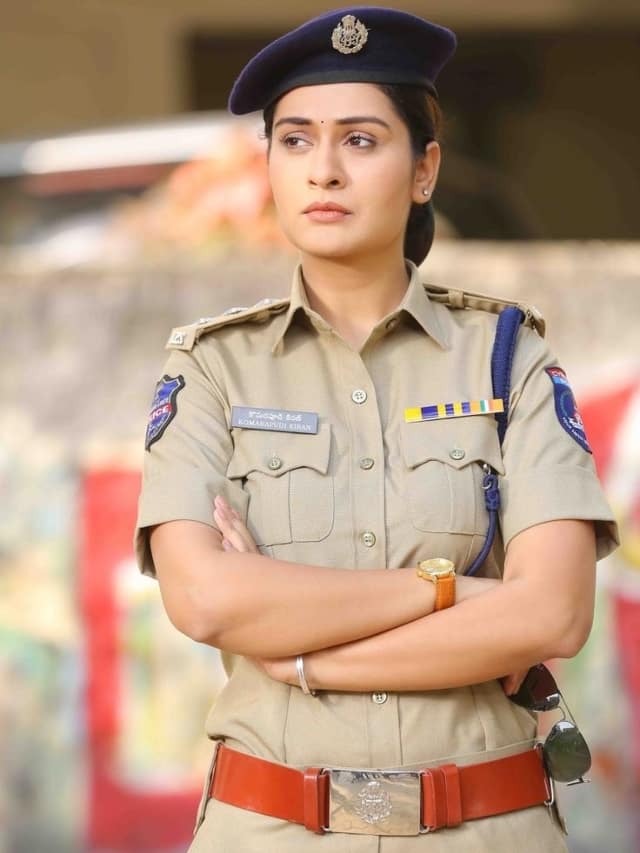 SP की वर्दी पर कितने स्टार लगते हैं?