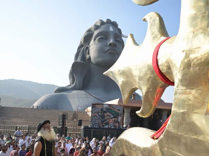 Sadhguru Consecrates 21-Foot Nandi 54-Foot Mahashula At Sadhguru Sannidhi