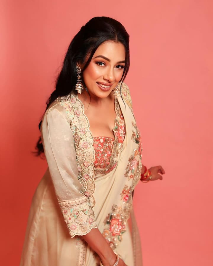 Rupali Ganguly Gives Her Saree Look A Modern Twist; SEE PICS