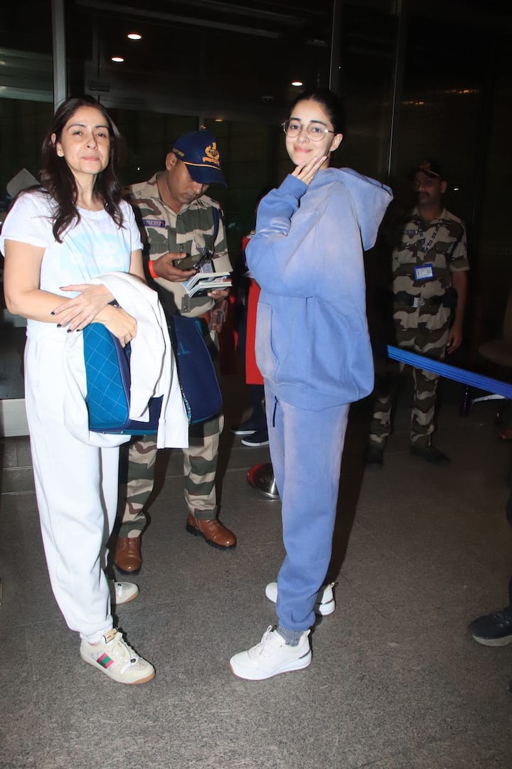 Dream Girl 2 Actress Ananya Pandey spotted at the airport with her ...