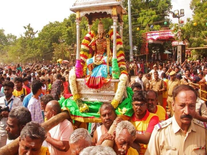 IN PICS Madurai Meenakshiyamman Temple Theppam Festival | கோலாகலமாக ...
