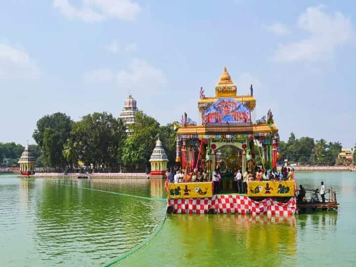 IN PICS Madurai Meenakshiyamman Temple Theppam Festival | கோலாகலமாக ...