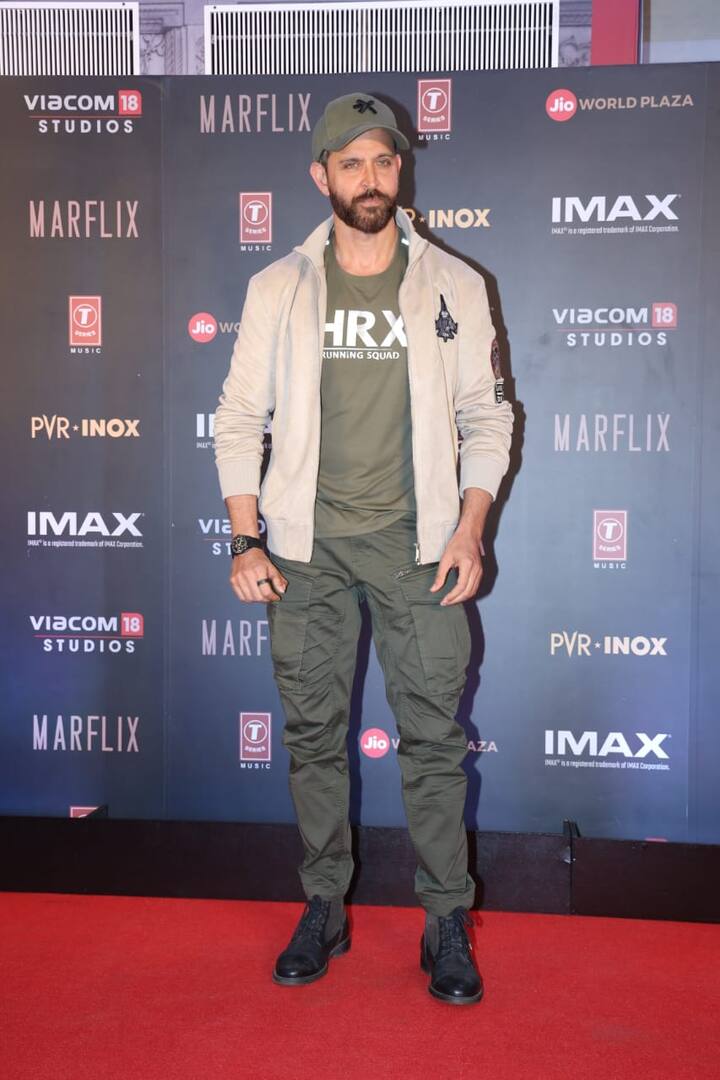 Hrithik Roshan Attends Fighter Celeb Screening With Girlfriend Saba ...