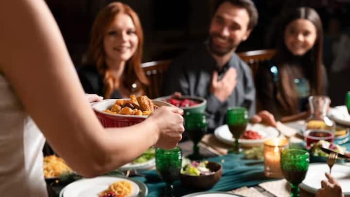 Know the best time to eat your dinner | Dinner Time : রাতের খাবার কটায় ...