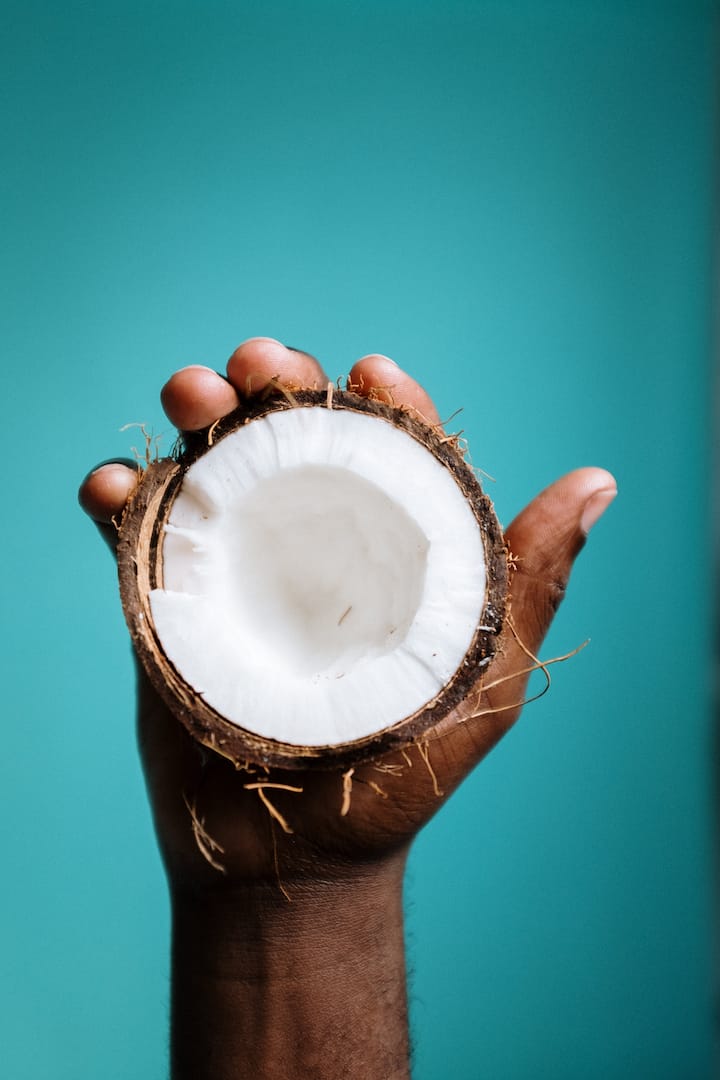 PHOTO NEWS Eating raw coconut during cold days has many benefits for ...