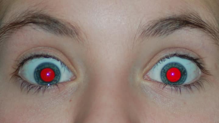 Why do eyes appear red in photographs taken at night know the reason ...
