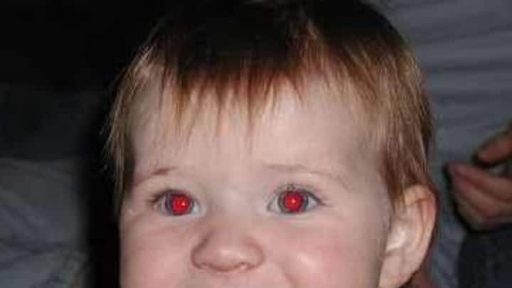 Why do eyes appear red in photographs taken at night know the reason ...