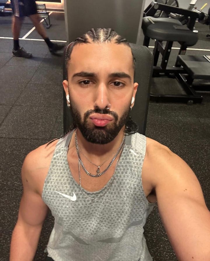 Orry Aka Orhan Awatrmani Flaunt His Perfect Body Shared Gym Inside ...