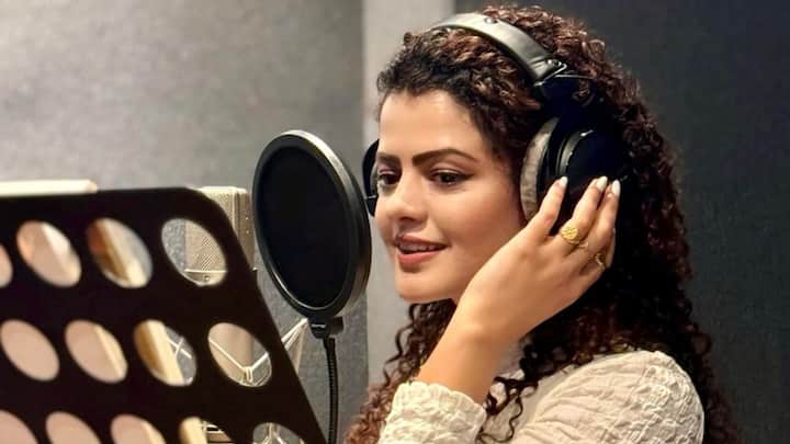 Shreya ghoshal neeti mohan arijit singh shilpa rao hindi singers who ...