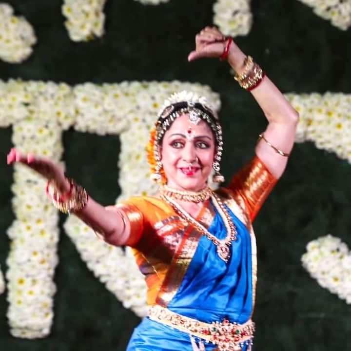 Hema Malini shares unseen pictures of her Bharatnatyam performance at ...