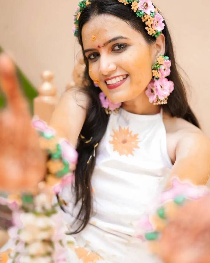 Prathamesh parab Wedding kshitija ghosalkar haldi photos social media ...
