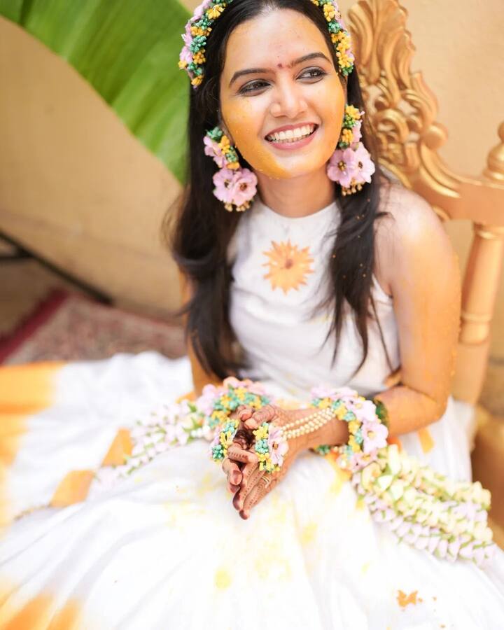 Prathamesh parab Wedding kshitija ghosalkar haldi photos social media ...