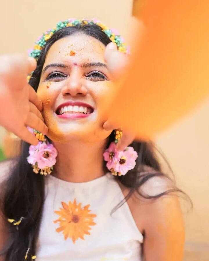 Prathamesh parab Wedding kshitija ghosalkar haldi photos social media ...