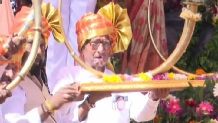 Sharad Pawar ncp group launches tutari party symbol at Raigad ...