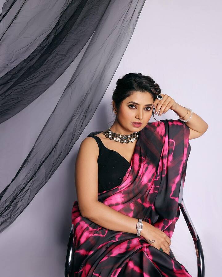 Prajakta Mali actress dancer poet entrepreneur marathi actress prajakta ...