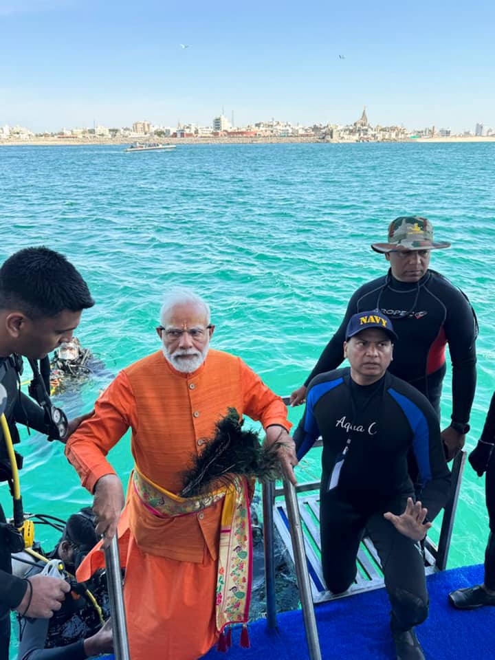 pm narendra modi visit gujarat did scuba diving dwarka under sea ...