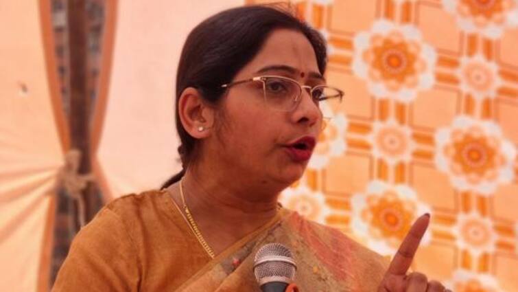 Bjp Mp Sanghamitra Maurya Got Angry On The Question Of Father Swami