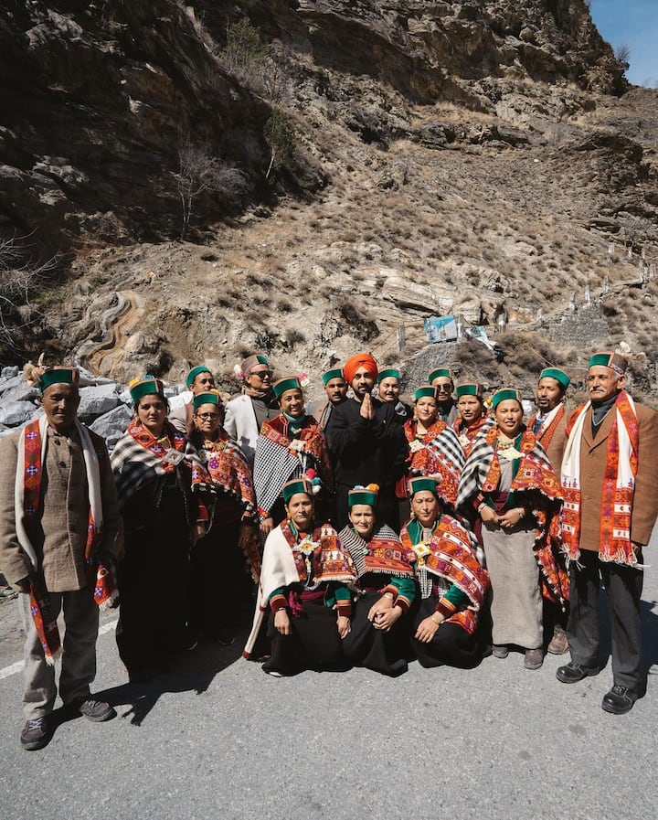 Diljit Dosanjh Dances To Folk Song With Residents Of Kinnaur In ...