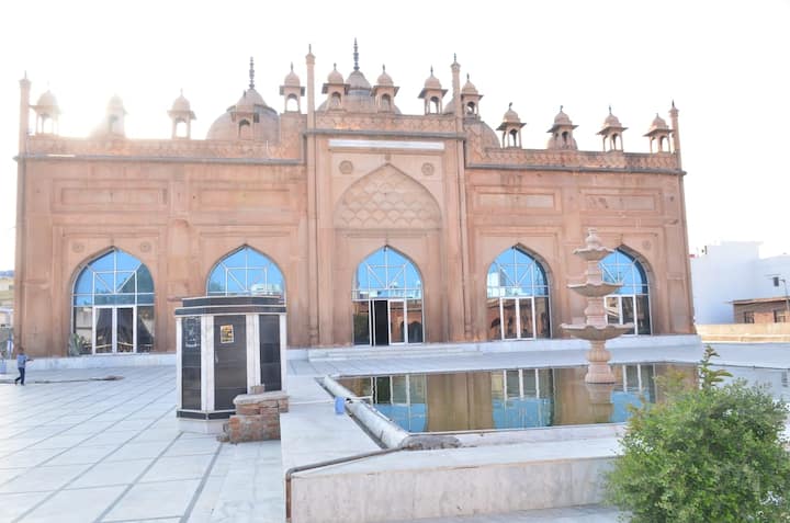 Bharatpur jama masjid was built by balwant singh mosque is example of ...