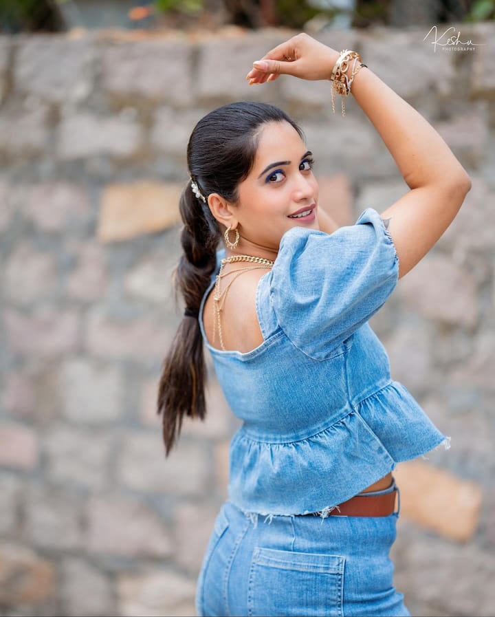 anchor sravanthi chokkarapu latest hot photos | Sravanthi Chokkarapu ...